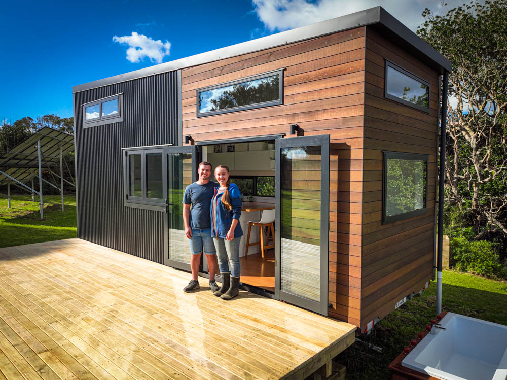Living Big in a Tiny House - Amazing TINY HOUSE Built While At ...