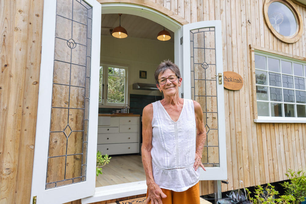 Living Big in a Tiny House - An Exquisitely Unusual Tiny Home Built ...