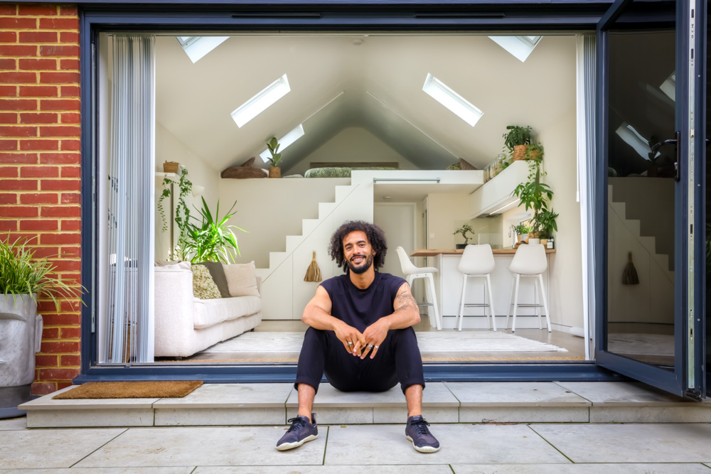 Living Big in a Tiny House - Modern-Minimalist Studio Home In The UK ...