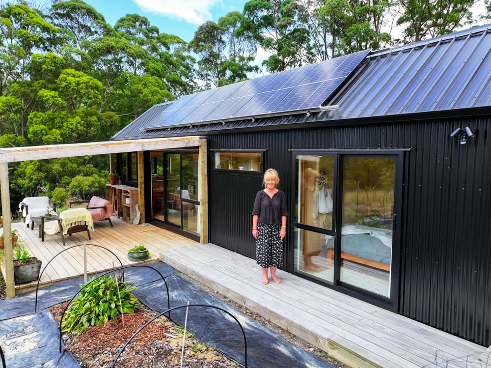 Living Big in a Tiny House - She Designed the Ultimate Off-Grid ...