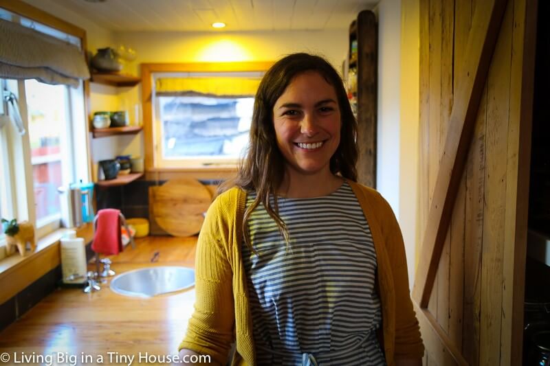 Living Big in a Tiny House - Young Woman Builds Beautiful Recycled Tiny ...