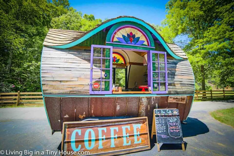 Living Big in a Tiny House - Incredible Tiny House Cafe Is A True Work ...