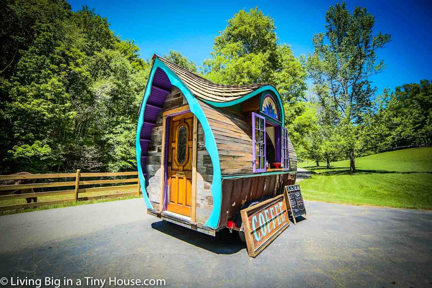 Living Big in a Tiny House - Incredible Tiny House Cafe Is A True Work ...
