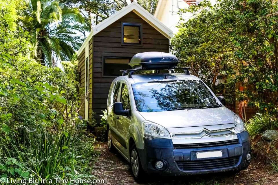 Living Big in a Tiny House - Minimalist Lives in Amazing Tiny House ...