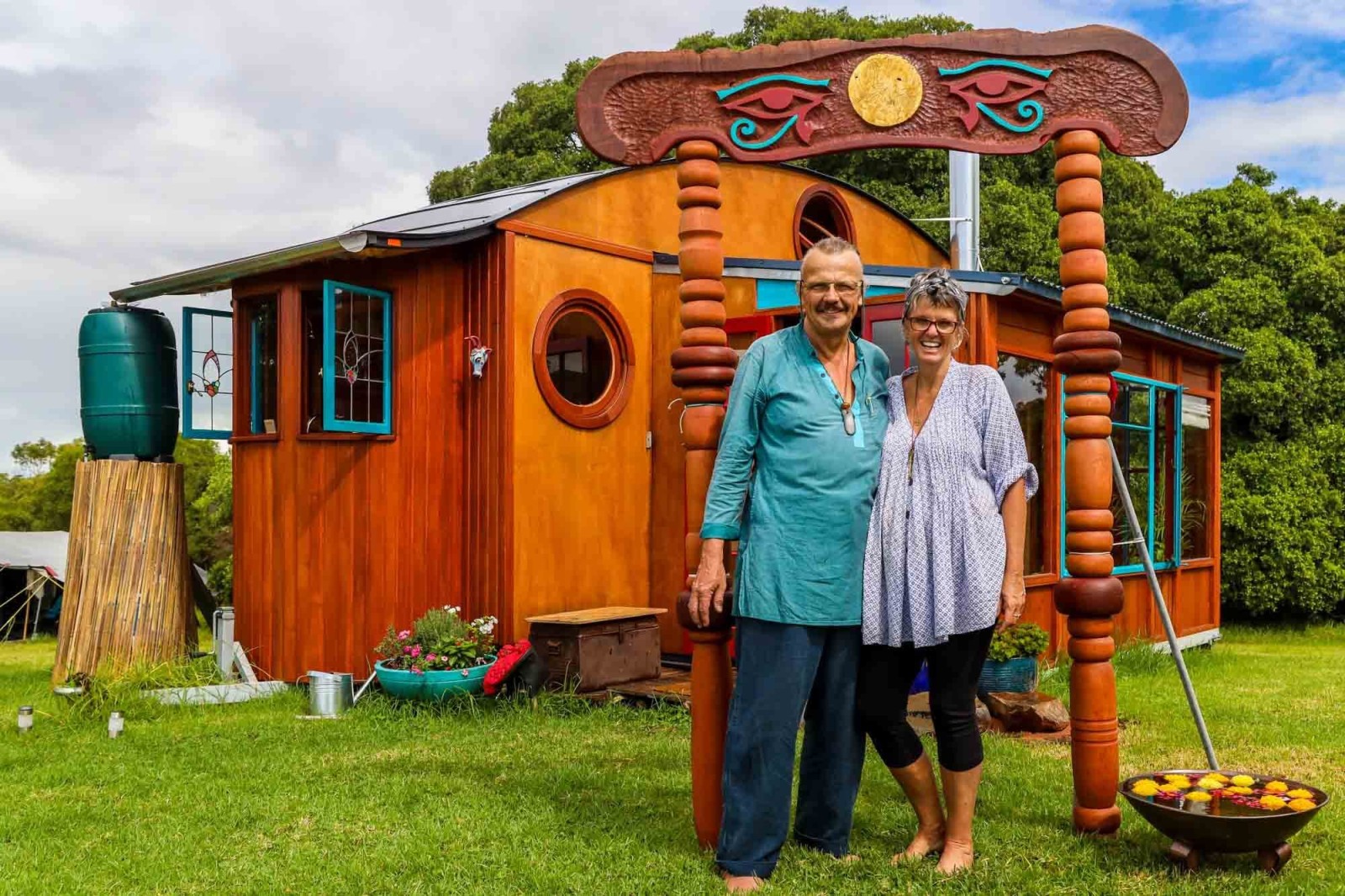 Living Big in a Tiny House - Transforming Tiny House Combines Beauty ...